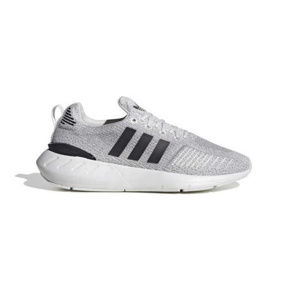 ARPANNERMUT TUNNGASUT - ADIDAS - W SWIFT RUN 22